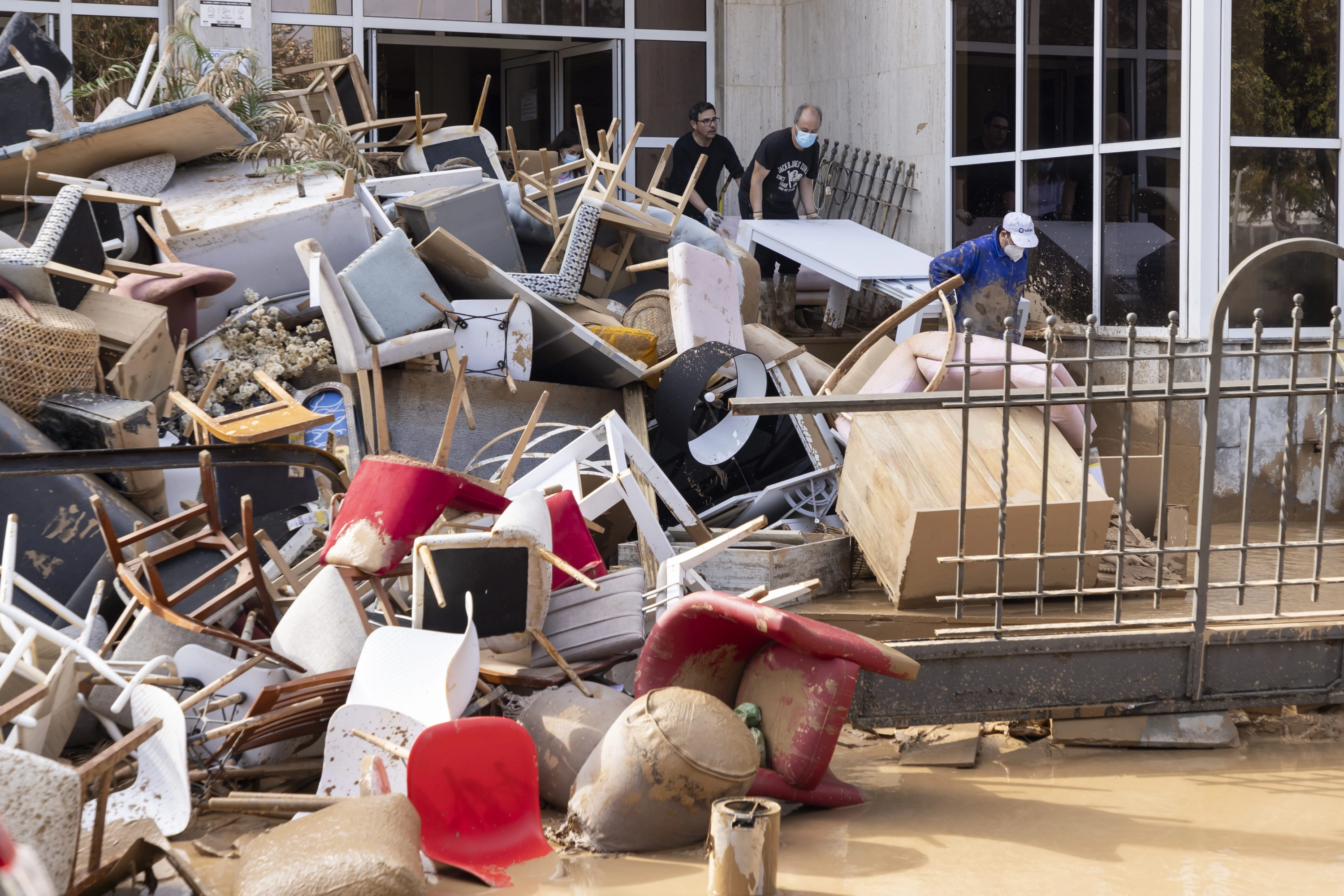 Fotos de la catástrofe de la DANA en Sedaví, Alfafar y Catarroja: aragoneses voluntarios y ...