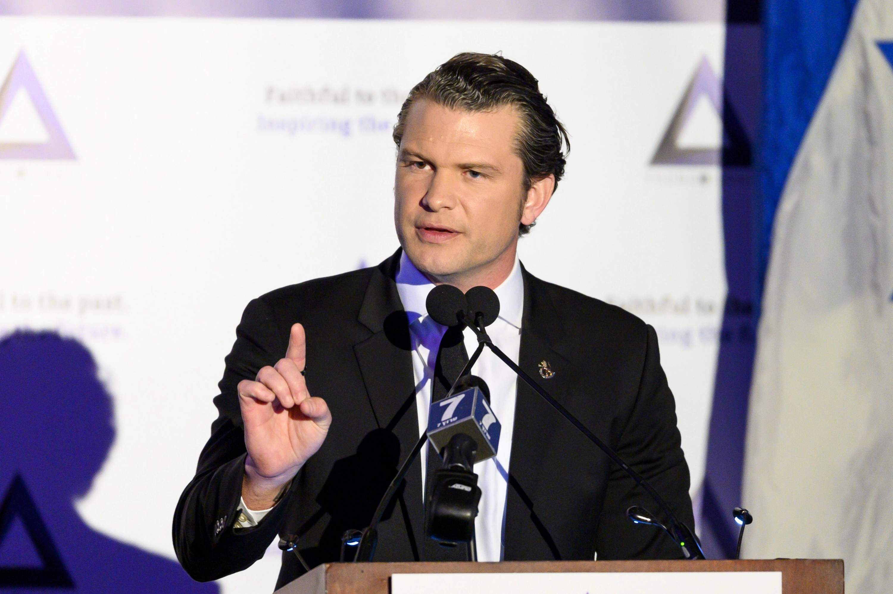El Senado de EE.UU. confirma a Pete Hegseth como secretario de Defensa