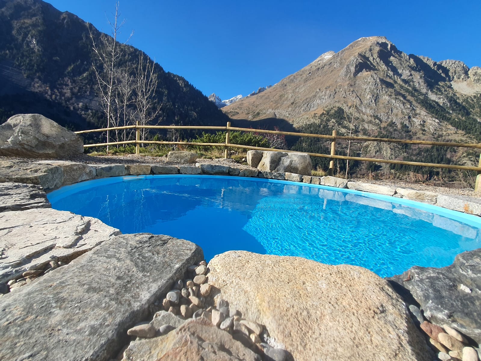 Piscinas termales gratis en el exterior del balneario de Benasque para ...