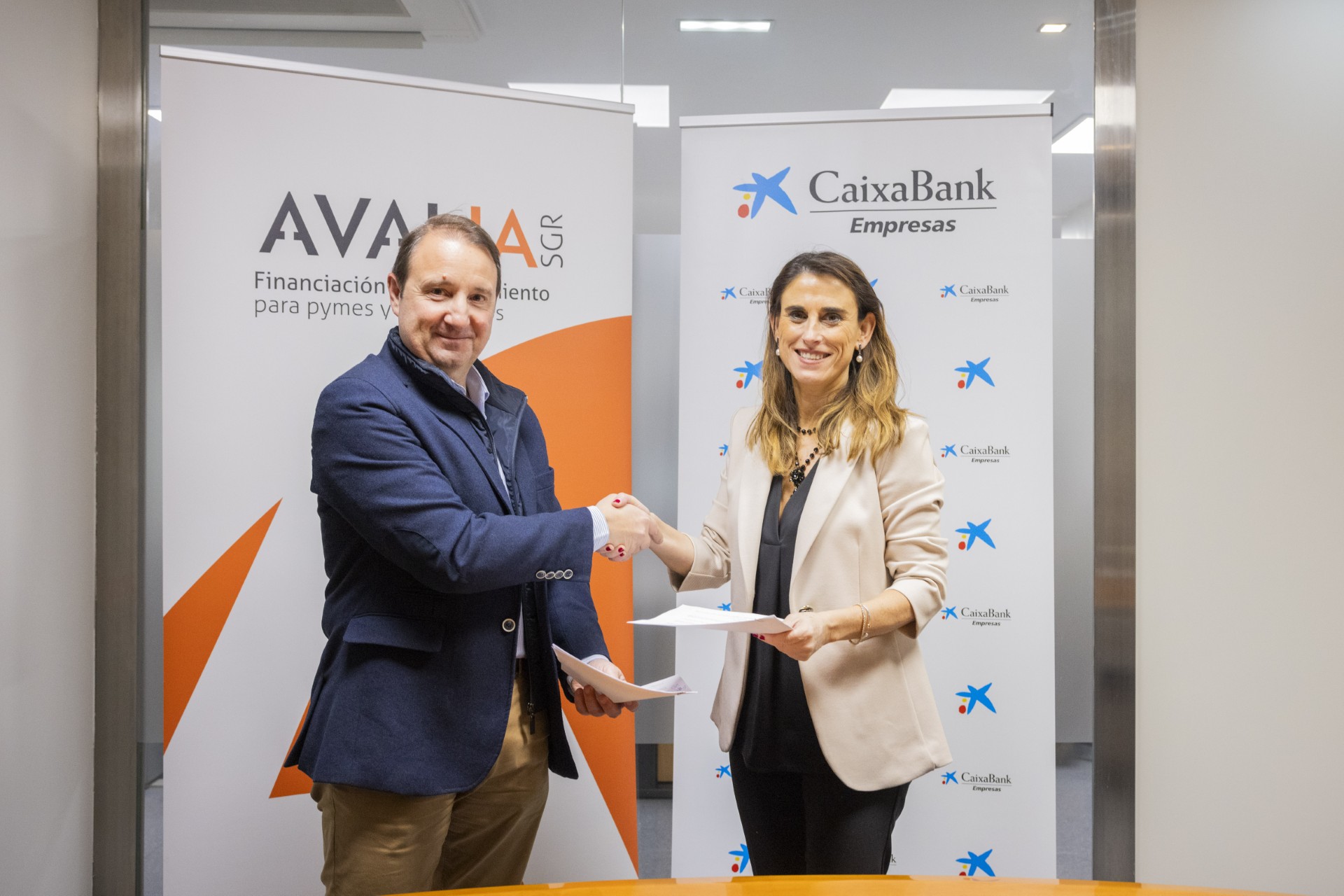 CaixaBank y Avalia renuevan el convenio de colaboración para apoyar a pymes y autónomos de Aragón