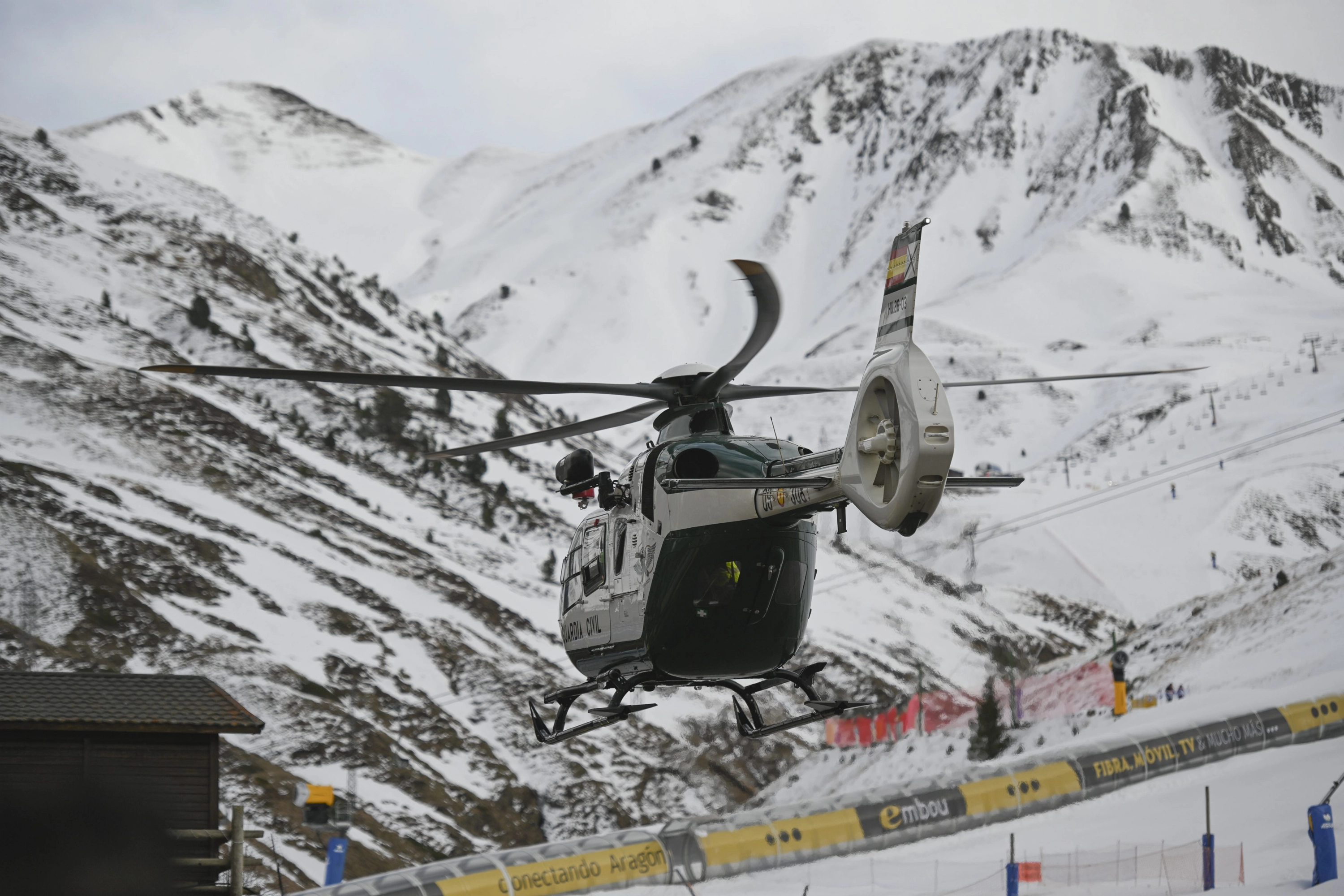 "La telesilla tiene todos los permisos y revisiones", dice Astún, que ...