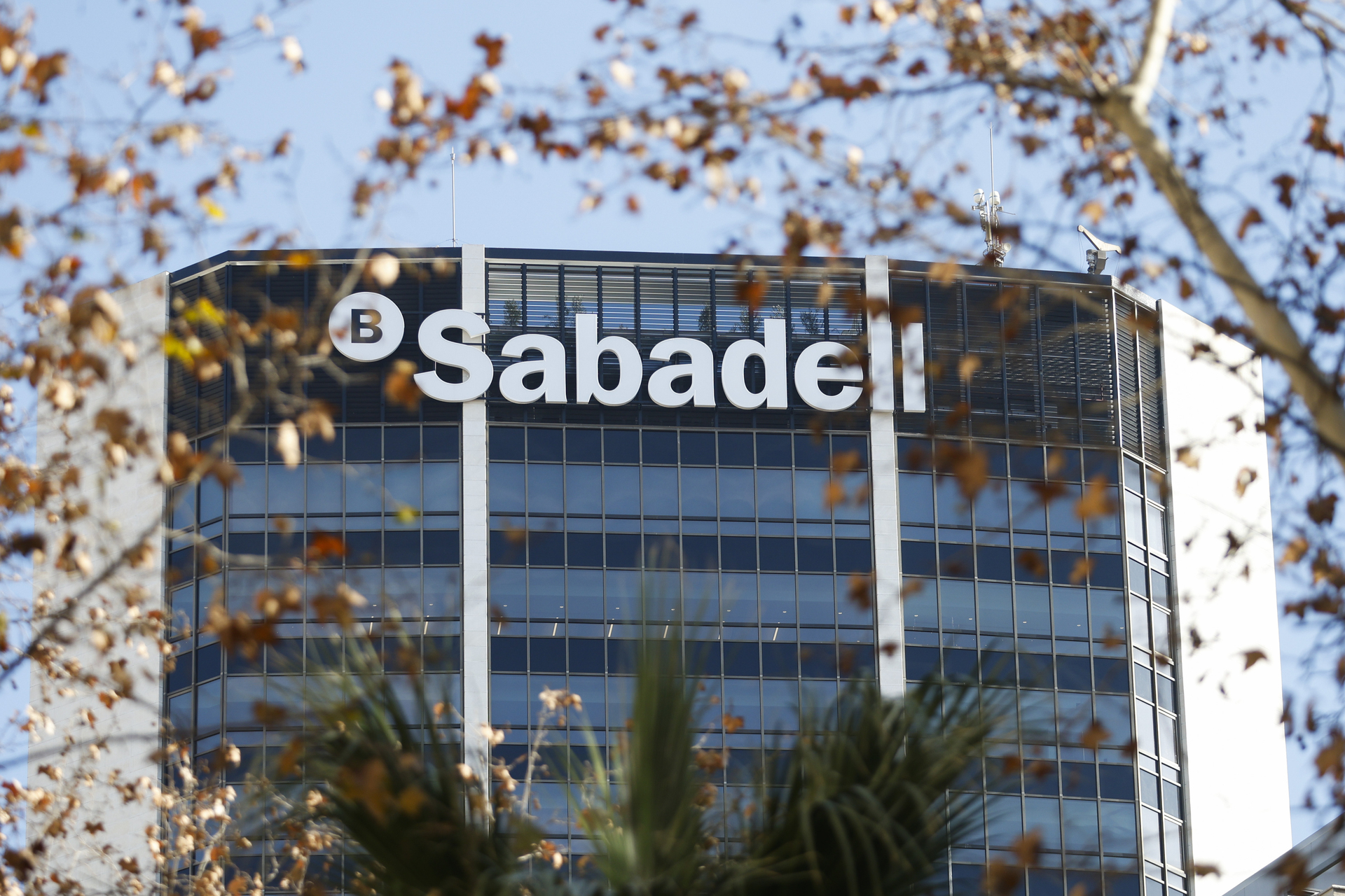 El Banco Sabadell oficializa la vuelta de su sede social a Cataluña
