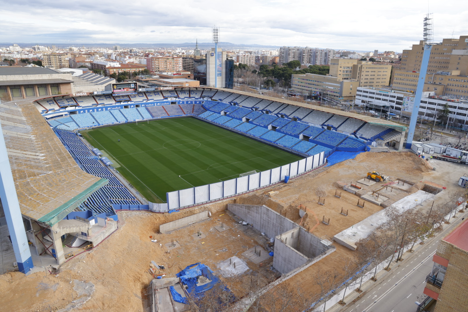 La nueva Romareda sigue adelante: las obras para levantar el Gol Sur ...