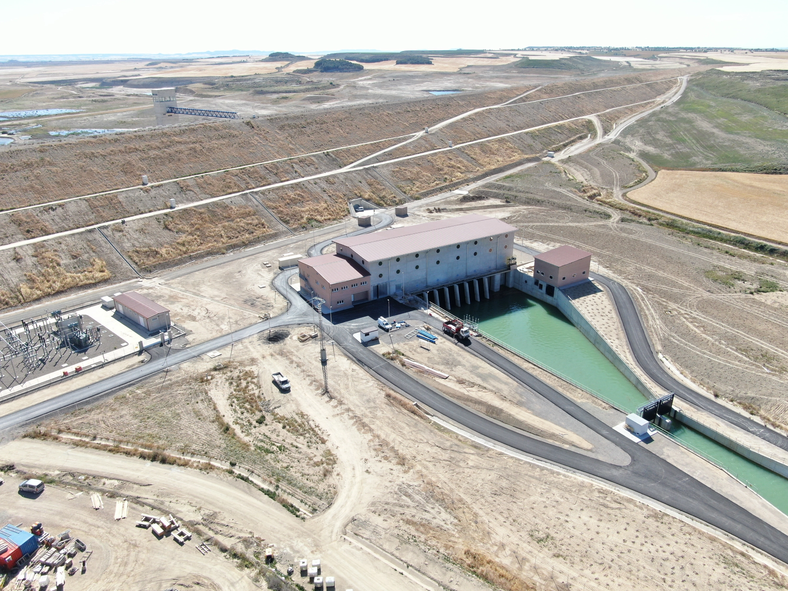 Un embalse construido en tiempo récord con un grave traspiés final