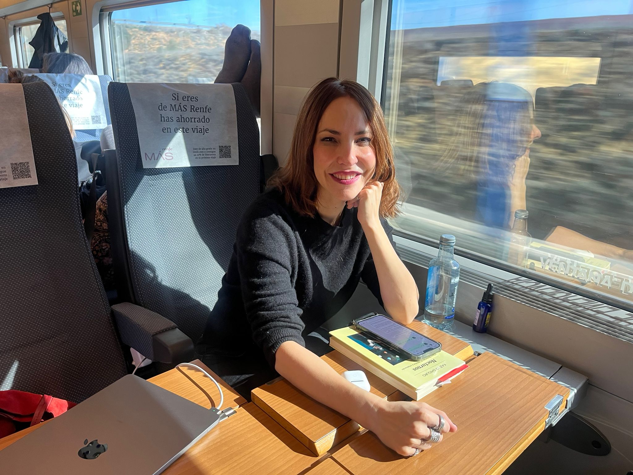 Vídeo | En el AVE hacia los Premios Goya con Paula Ortiz, ‘Barajas’ de ‘Aída’ y La Estrella Azul ...