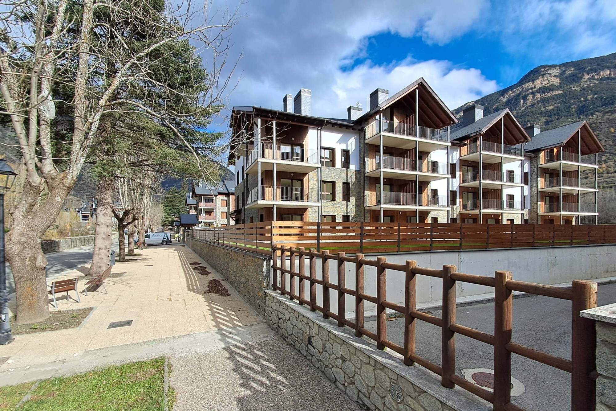 La promoción de viviendas más grande del Pirineo supera su ecuador: así ...