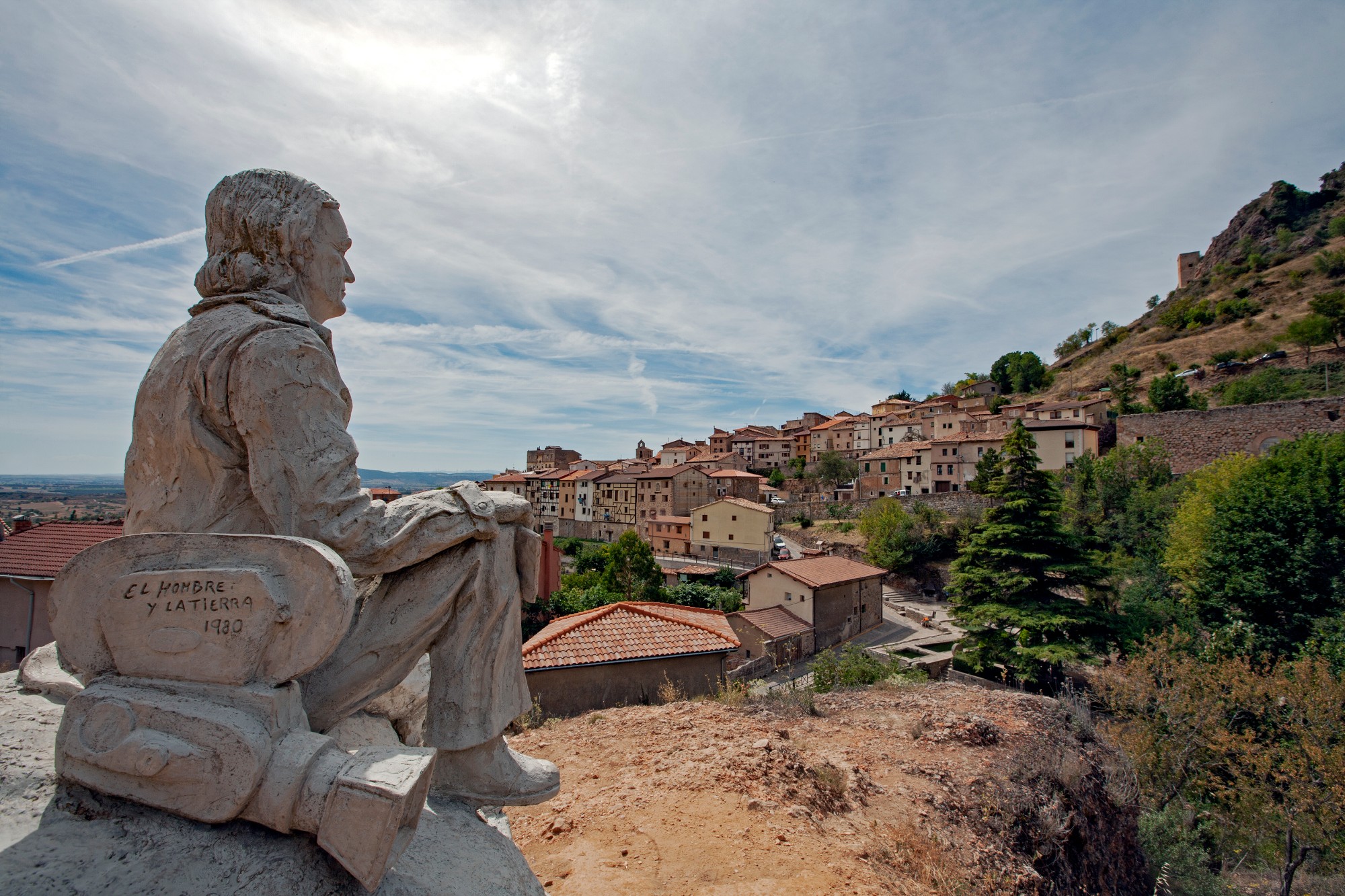 El pueblo medieval cerca de Aragón donde se puede flotar como en el Mar ...