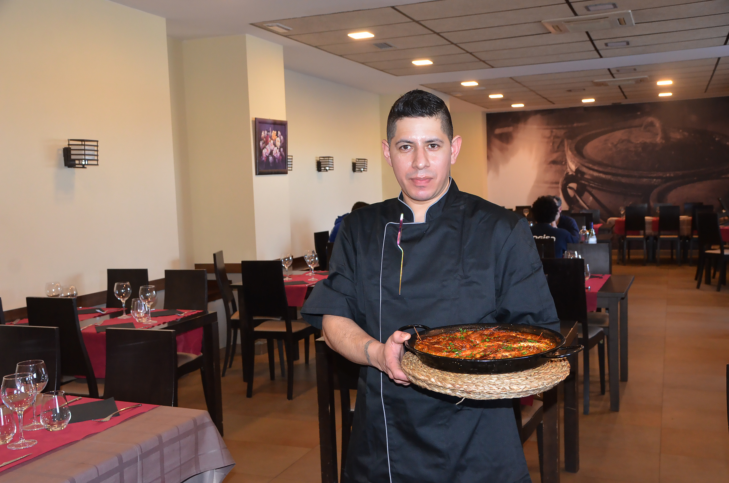 El restaurante La Vieja Caldera de Zaragoza, 15 años de brasa y arroces