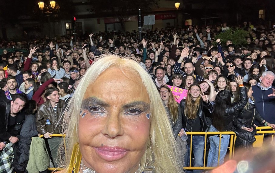 Leticia Sabater revoluciona las Fallas de Valencia con su chófer ...