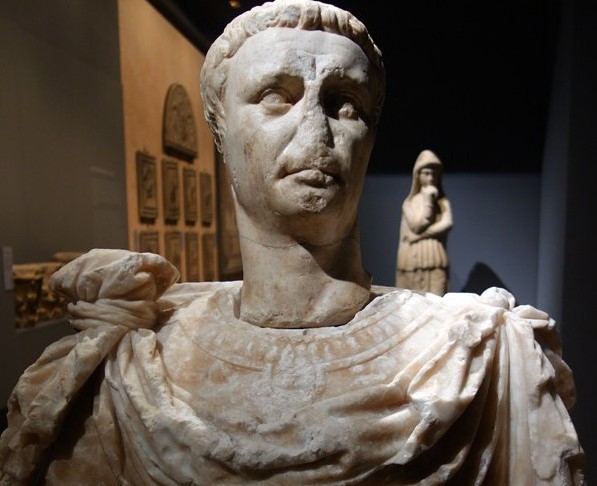 El busto romano del emperador Claudio que salió de Bílbilis hace tres ...