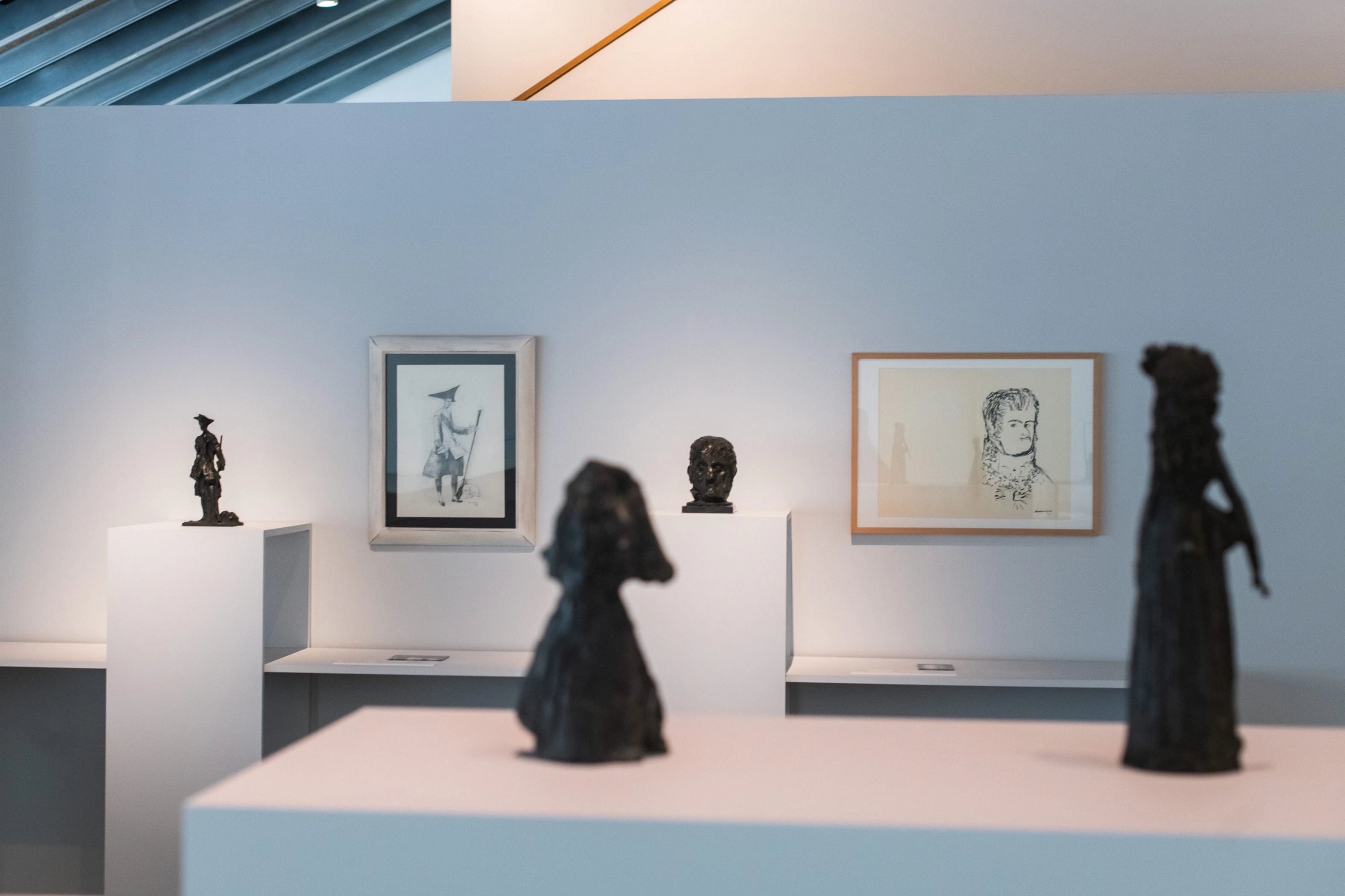 El escultor Pablo Serrano juega y se divierte con Francisco de Goya y su mundo