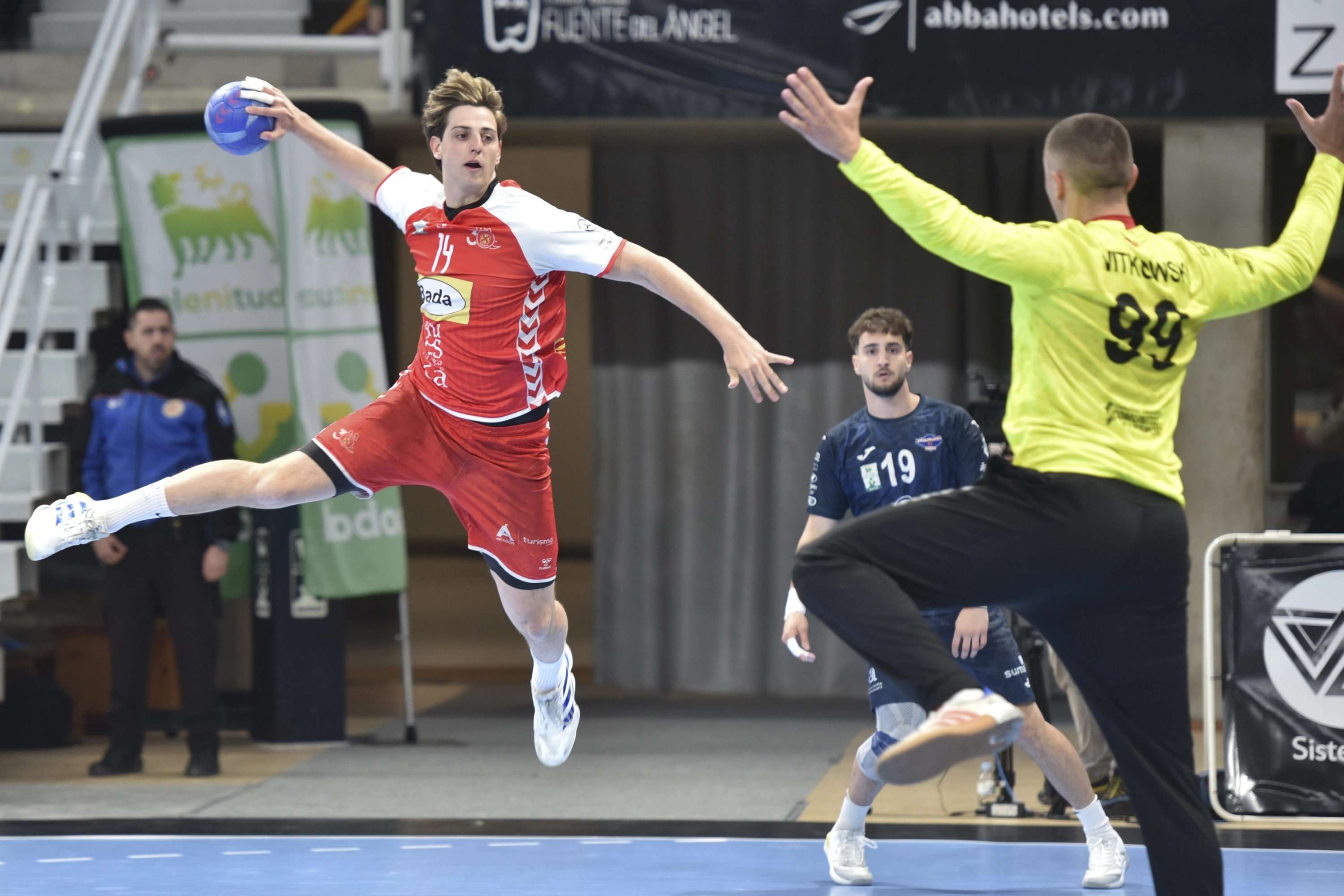 Ian Moya renueva con el Bada Huesca dos temporadas: "Se abre un ciclo ...