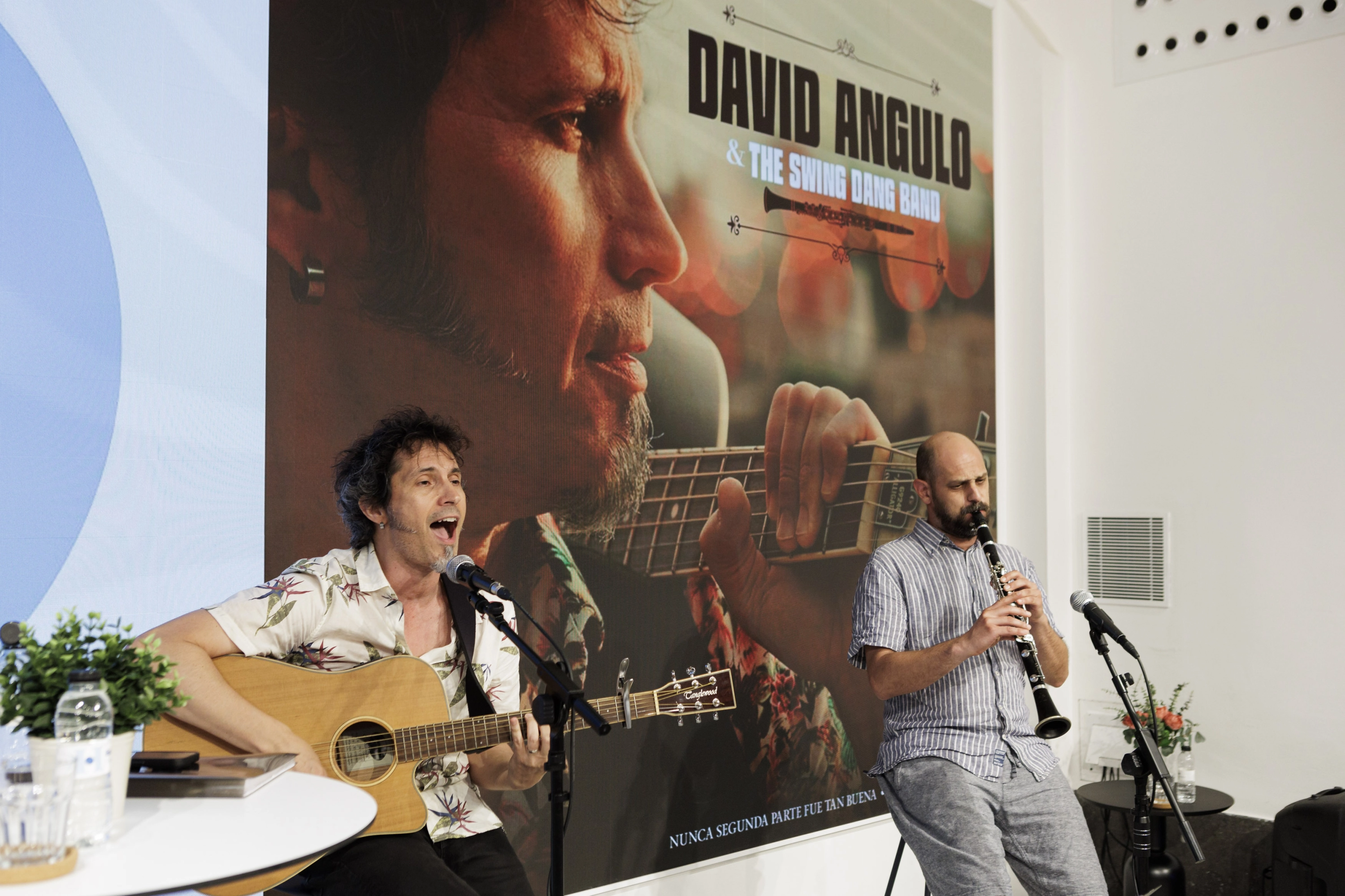 David Angulo pone música al amor por sus hijas