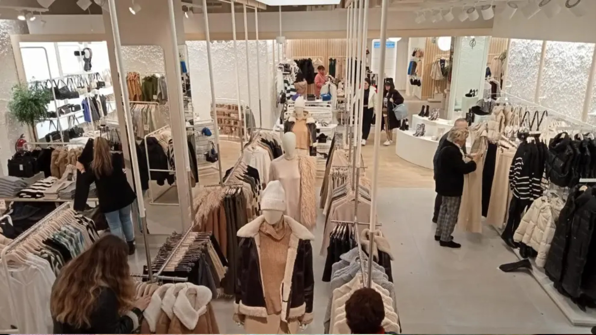 Una nueva tienda de Inditex aterriza en Zaragoza: ocupa el antiguo ...