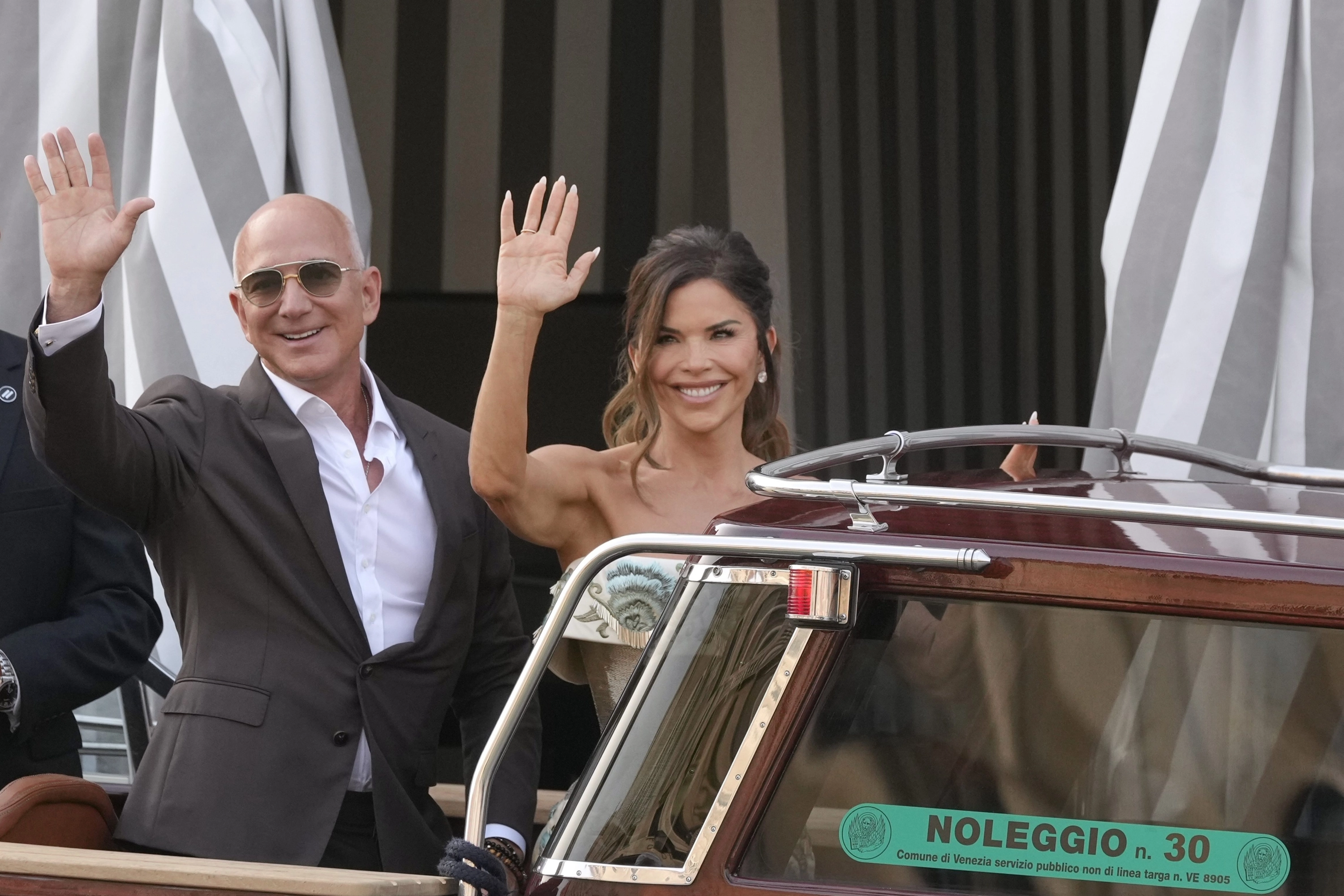 Jeff Bezos y Lauren Sánchez se casan en una ceremonia blindada en una isla veneciana