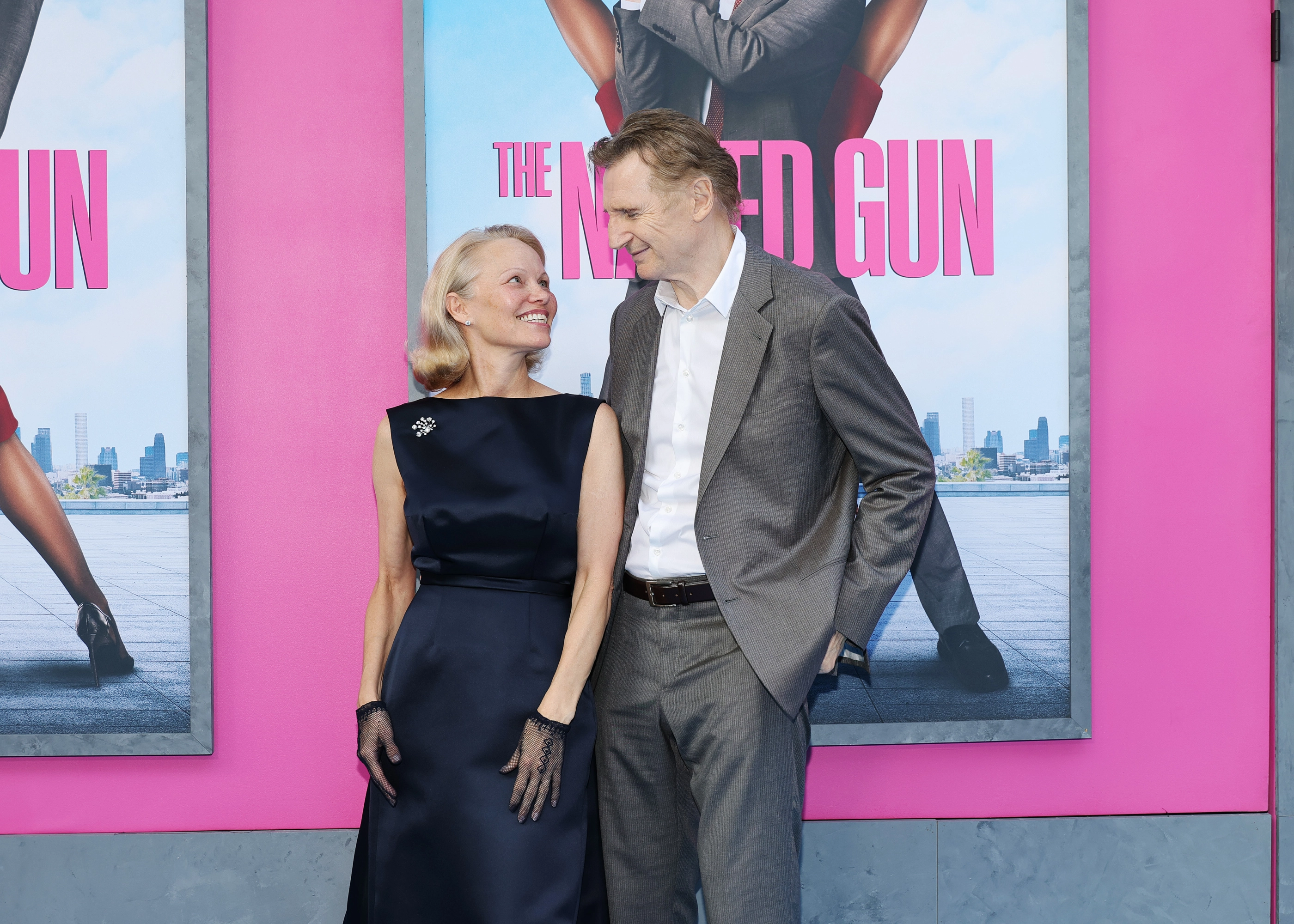 Pamela Anderson y Liam Neeson, ¿un romance de verano inesperado?