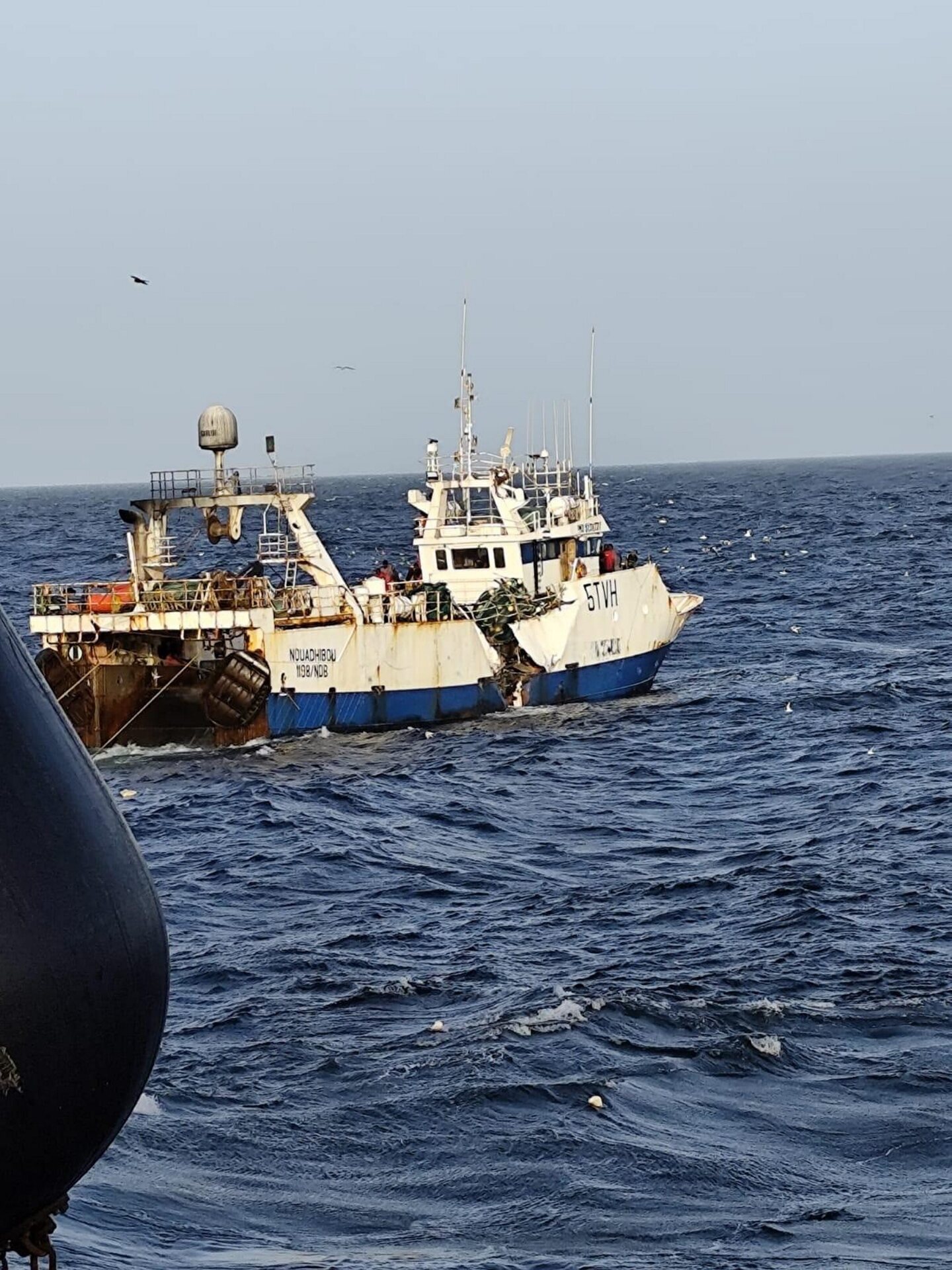 Al menos cinco desaparecidos al hundirse un pesquero de capital gallego en Mauritania