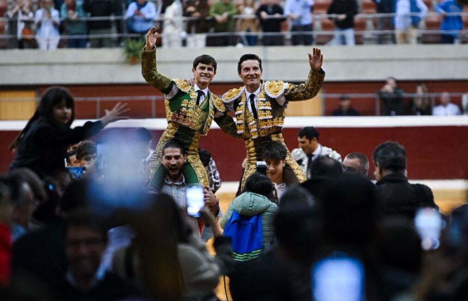 El torero aragonés Aarón Palacio vuelve a abrir la puerta grande de Logroño