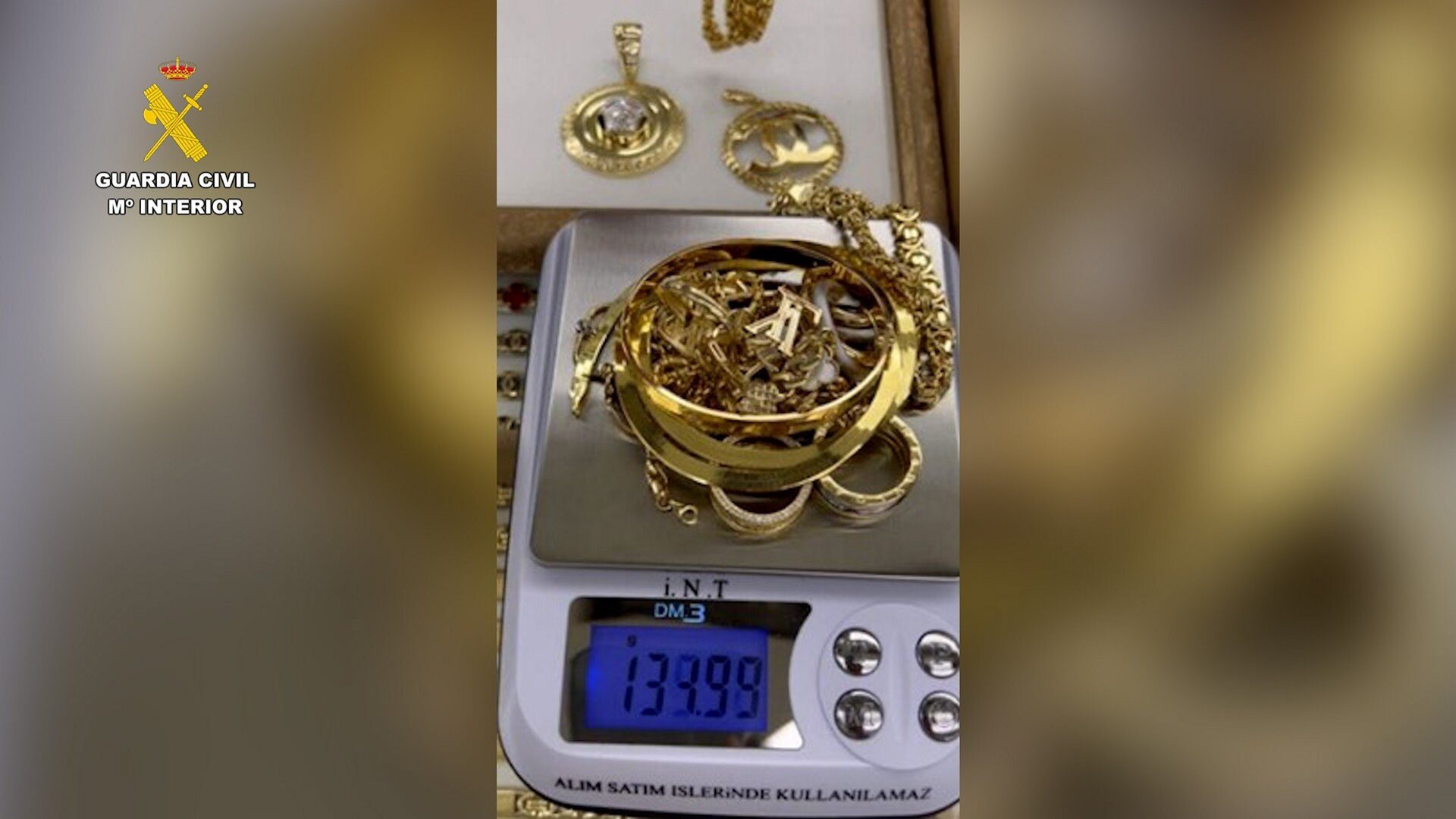 Cae la red que robaba equipajes en Tenerife Sur: 95 investigados y ...