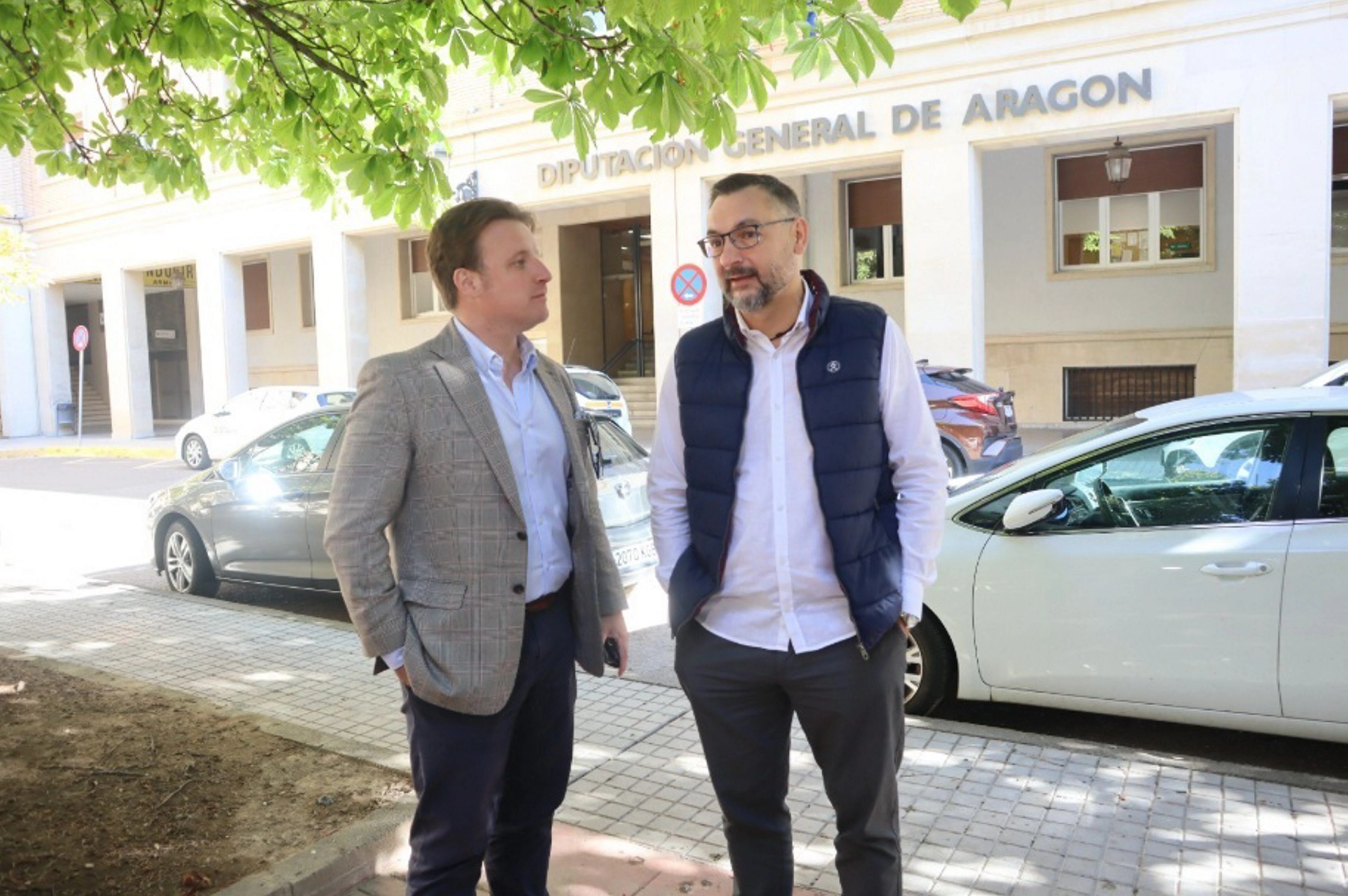 Un asesor de Vox en Aragón publica en redes sociales mensajes racistas ...