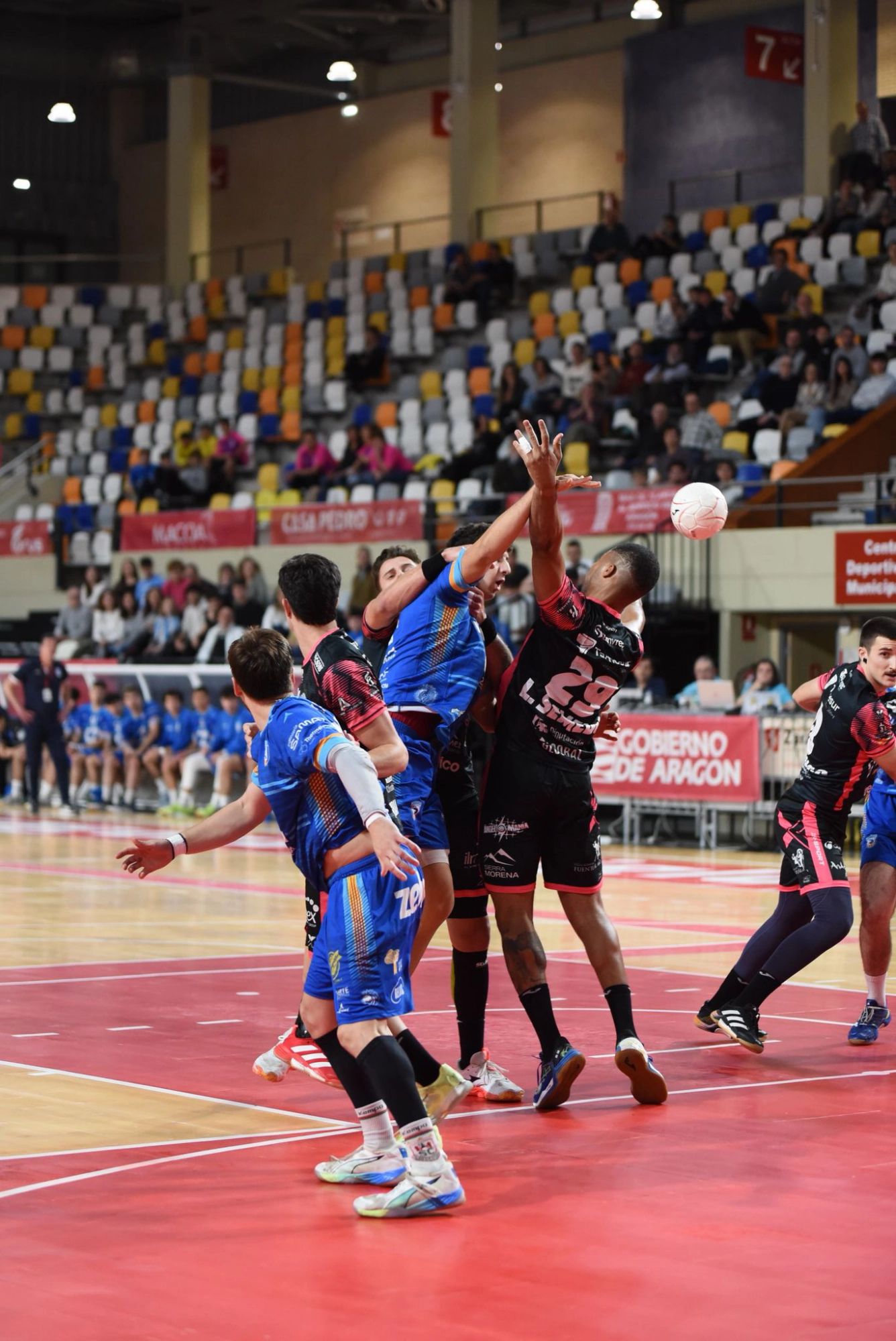 El Contazara le aguanta un tiempo al Puente Genil