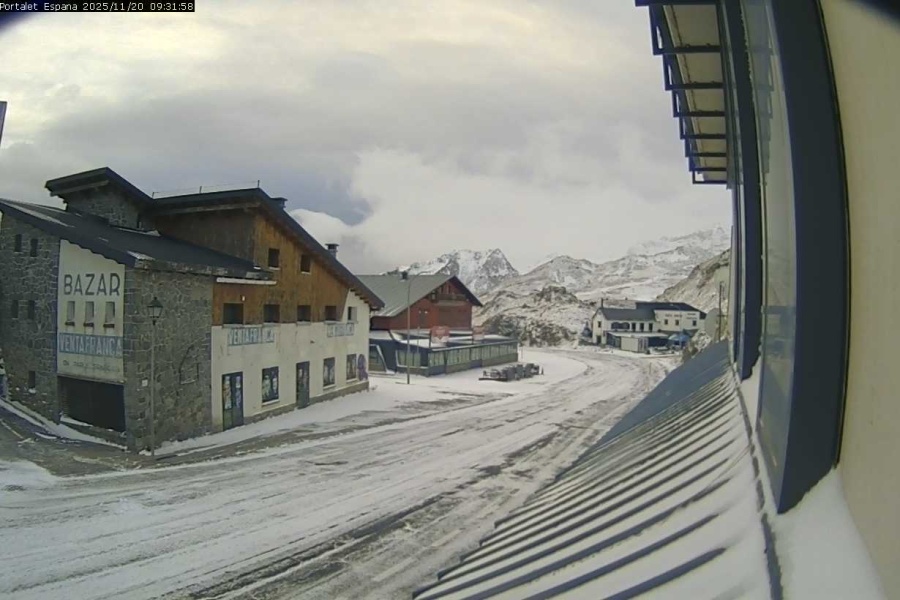 La nieve comienza a caer en el Pirineo y se prohíbe la circulación de ...