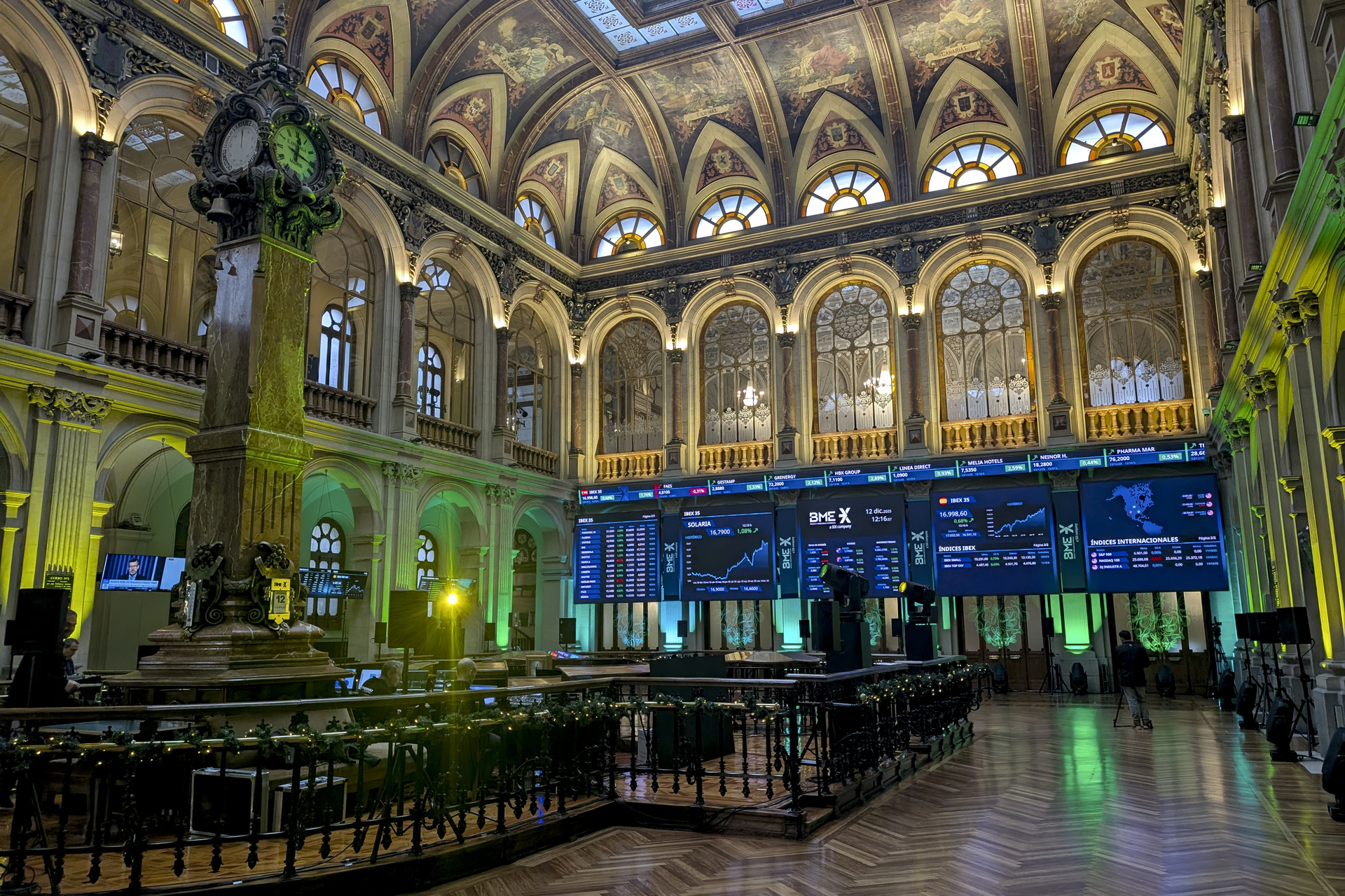 La vieja economía catapulta al Ibex a su segundo mejor registro ...