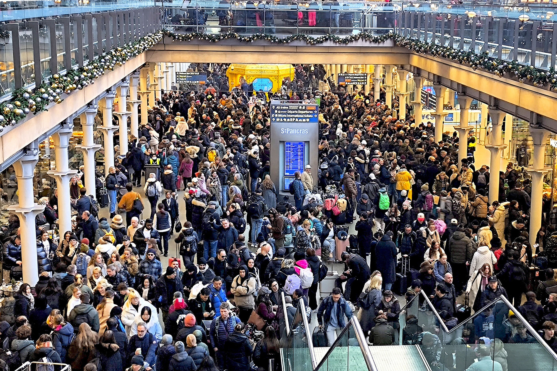 El Eurotúnel dice que esta noche regresa a la normalidad el tráfico de ...