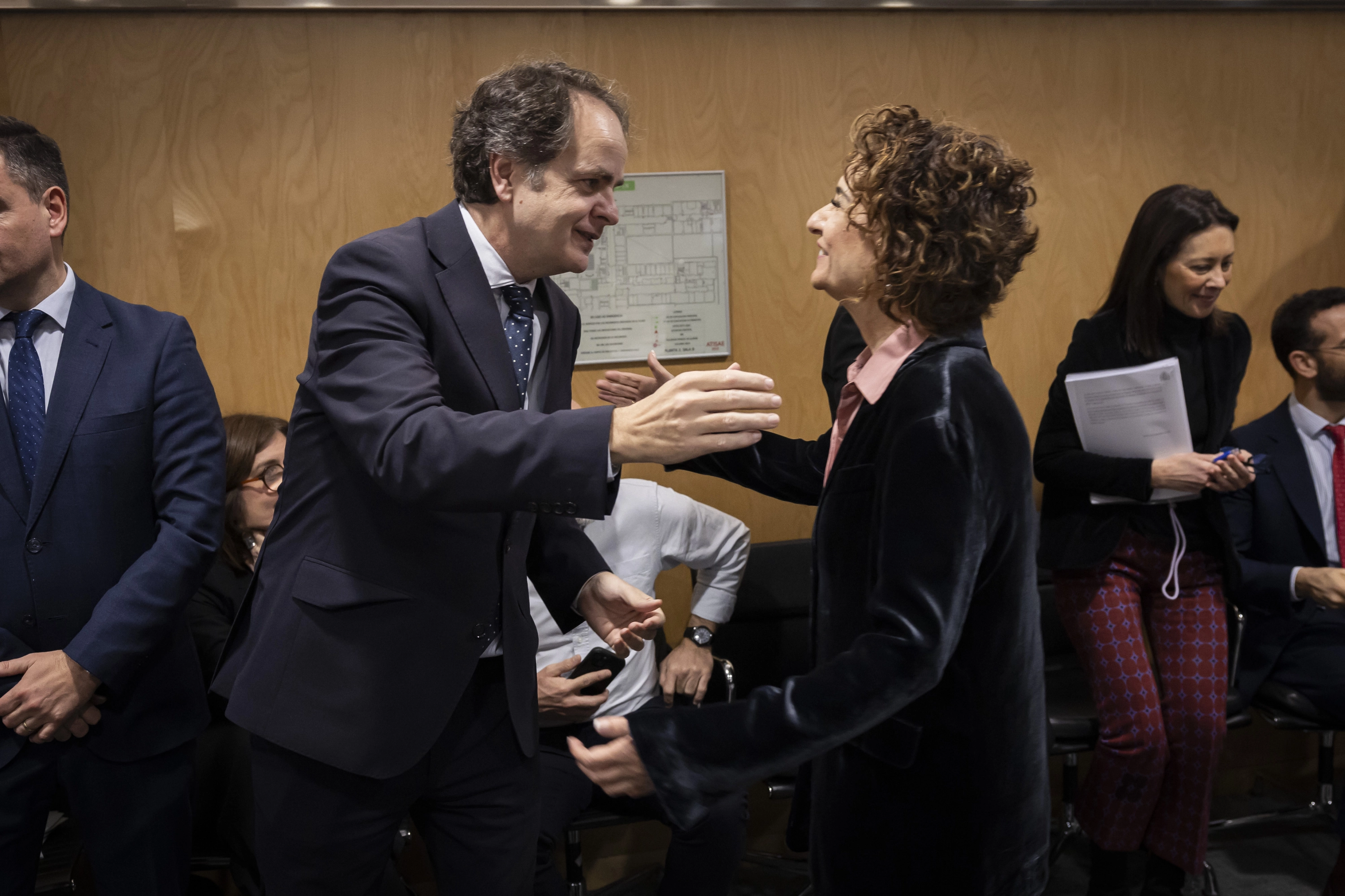 Montero ofrece a las comunidades poder elegir si aplican el nuevo ...