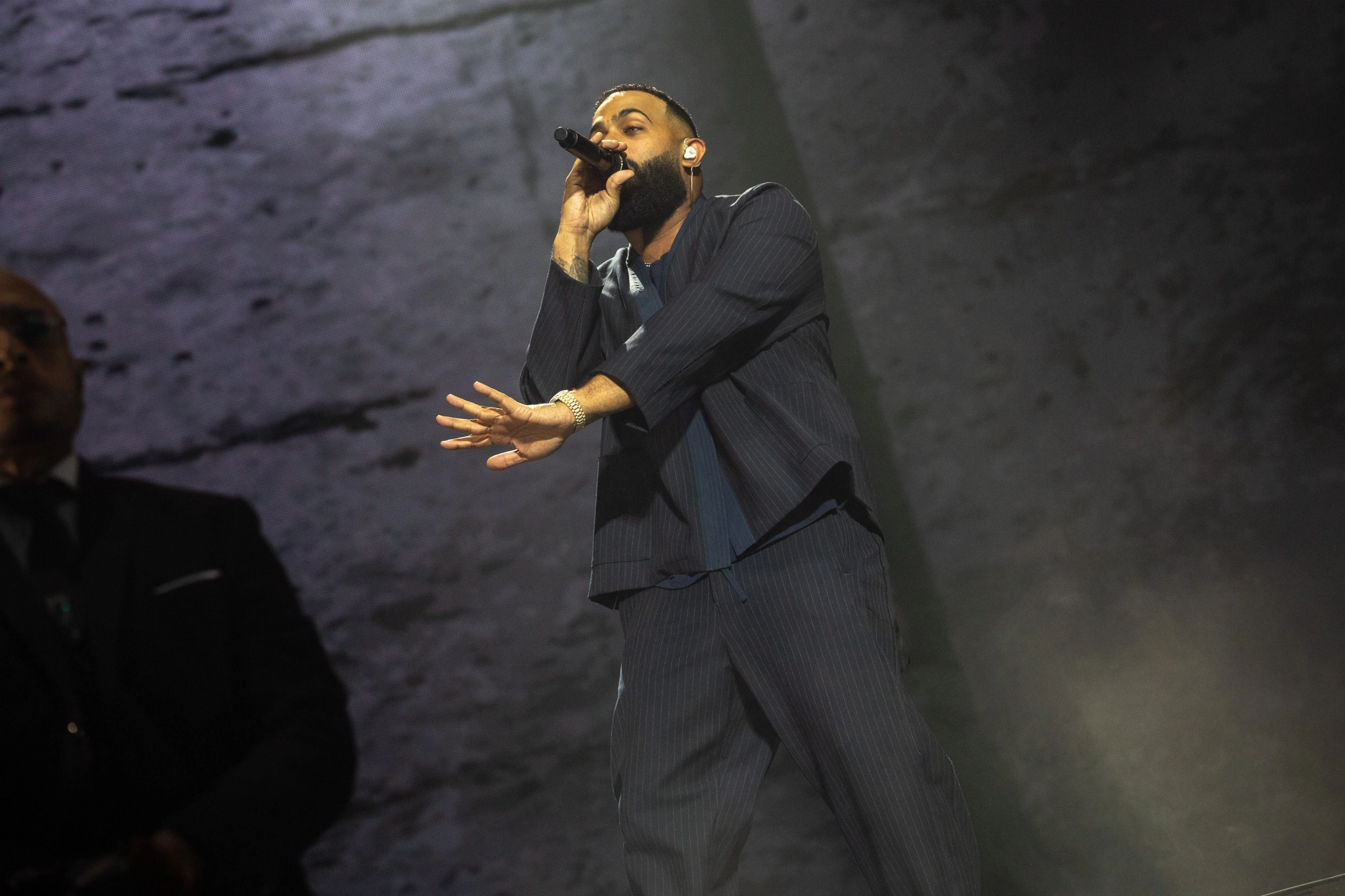 Crítica del concierto de Eladio Carrión en Zaragoza: el signo de los ...