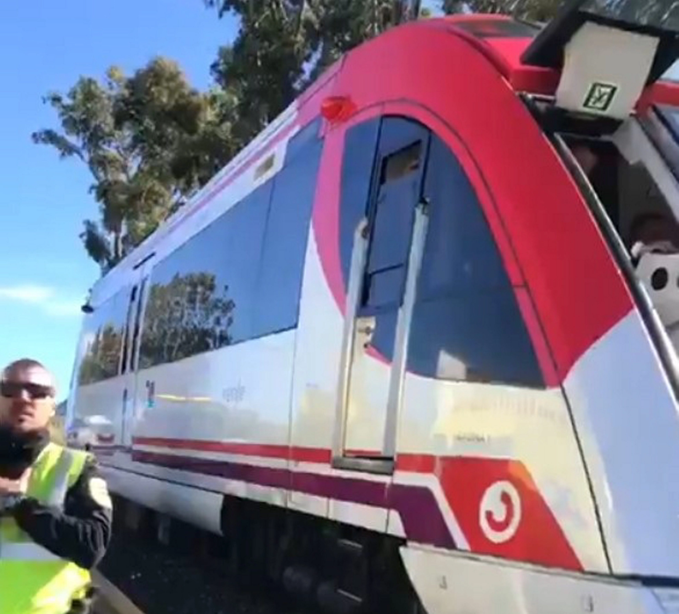 Nuevo accidente ferroviario: un tren choca contra una grúa en Alumbres ...