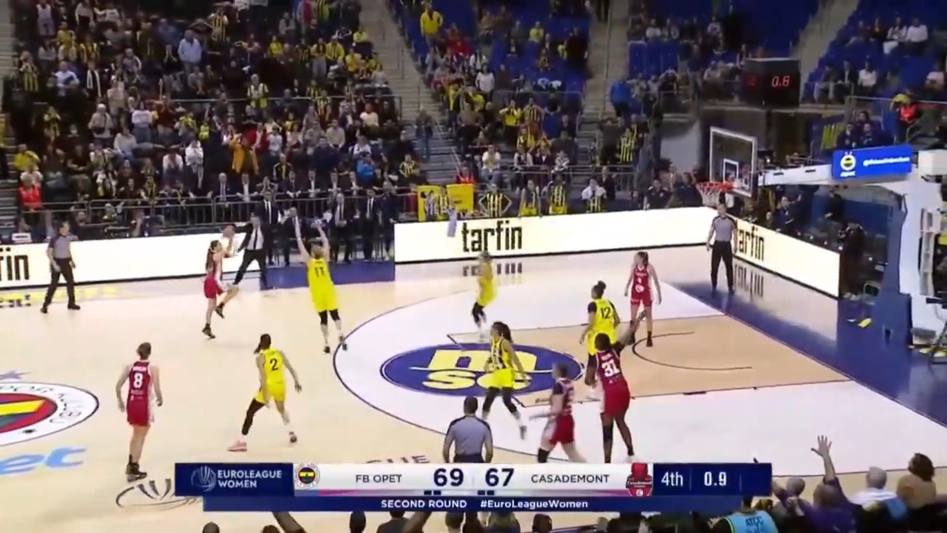 Así fue el increíble triple de Helena Pueyo ante el Fenerbahce en el ...